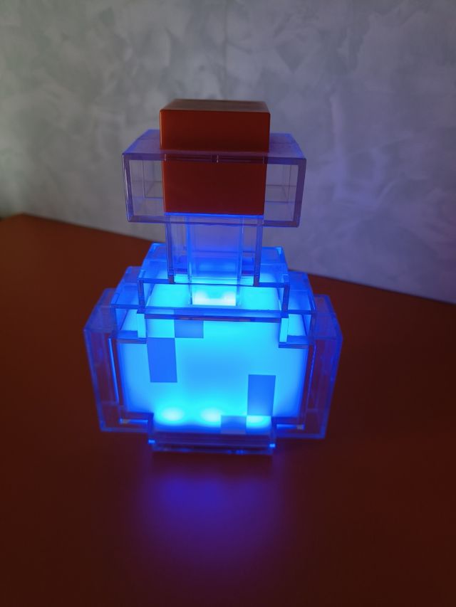 AMPOLLA MULTICOLOR MINECRAFT de segunda mano por 25 EUR en Martellago en WALLAPOP