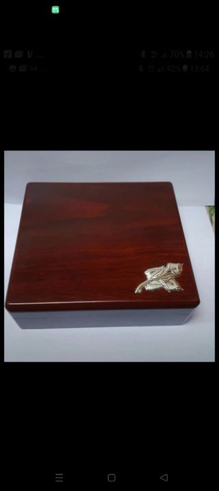 Portagioie in legno con specchio interno