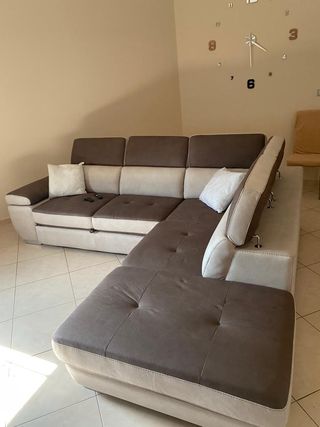 Divano con isola e contenitore