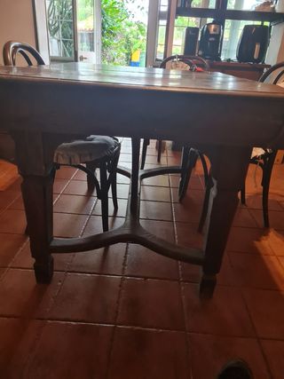 tavolo in legno da interno e 3 cassettiere in legn