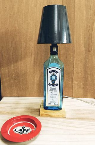 lampada con bottiglia Gin