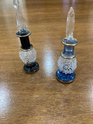 Bottiglie di profumo in vetro soffiato