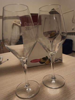 7calici di vino in vetro