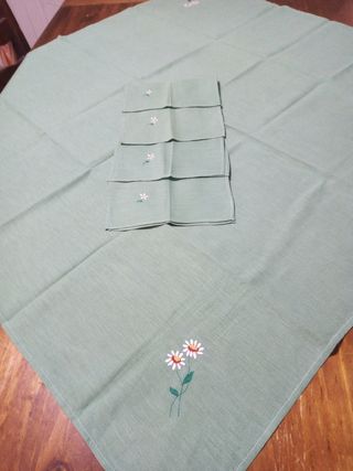 Tovaglia con 4 tovaglioli