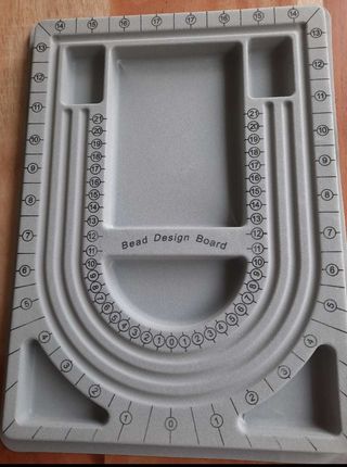 Tavola Creativa per realizzazione collane.