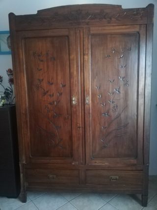 Armadio antico in legno