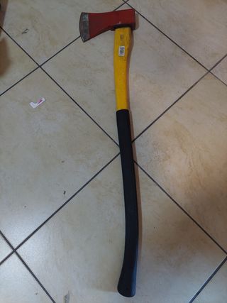 Accetta con manico in legno 1.6 kg