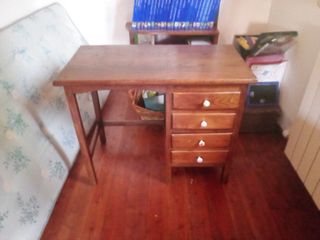 Scrivania per ragazzi dim: l 85x46 h.68