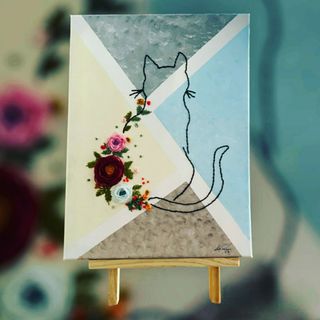 Gatto con fiori