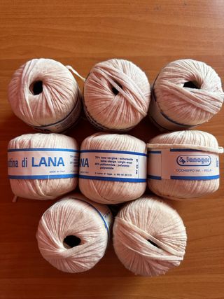 8 gomitoli di fettuccia