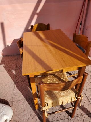Tavolo quadrato + 4 sedie