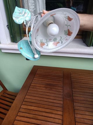 Lampada da muro in ferro battuto e vetro