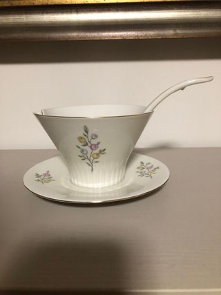 salsiera con cucchiaio