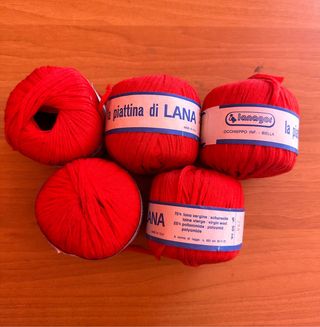 5 gomitoli di fettuccia