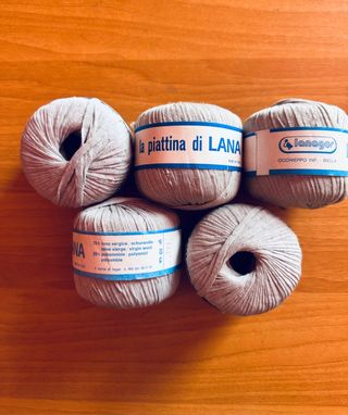 5 gomitoli di fettuccia