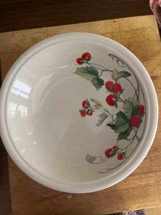 set di piatti fondi e piani