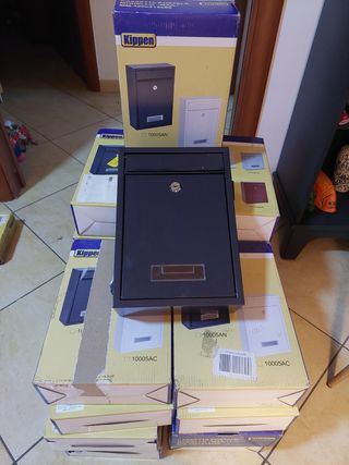 Cassetta mail nera postale