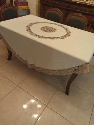 bellissimo copritavola lino ricamato a mano