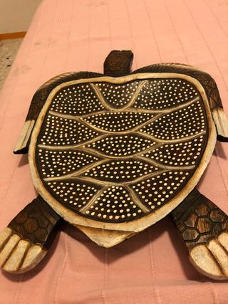 Piatto in legno lavorato a mano