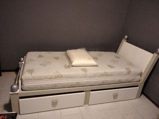 letto singolo, materasso e cuscino