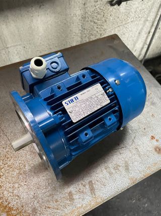 Motori elettrici nuovi di varie pot. e dimensioni