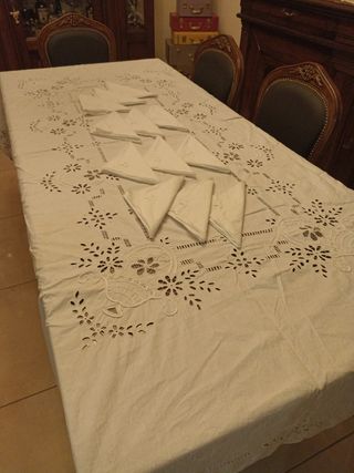 bellissima tovaglia vintage ricamata da 12+ tovagl
