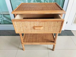 Comodino in rattan
