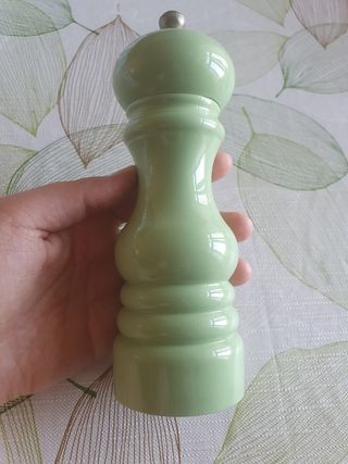 Macinapepe in ceramica verde chiaro