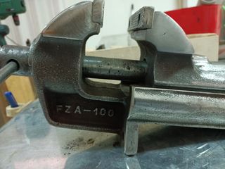 Morsa da banco FZA originale in acciaio.
