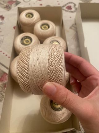 Gomitoli di cotone colore beije