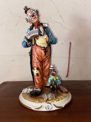 Clown~Antica scultura in porcellana di Capodimonte