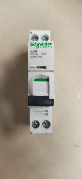 A9P54610 MAGNETOTERMICO C10 Schneider nuovo( dispo