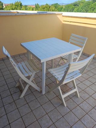 Tavolo + 3 Sedie plastica bianco