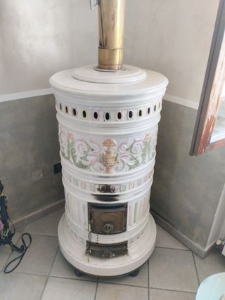 Stufa interamente in ceramica di Castell