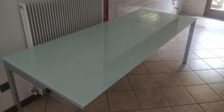 Tavolo in vetro allungabile