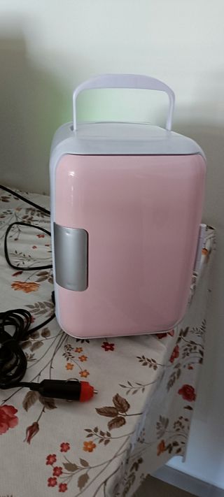 Piccolo frigo rosa