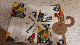 Tovaglia.grembiule. due presine e guanto