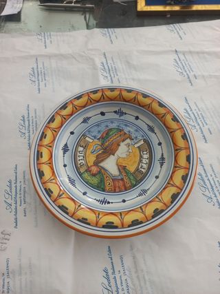 Piatto decorativo dipinto a mano