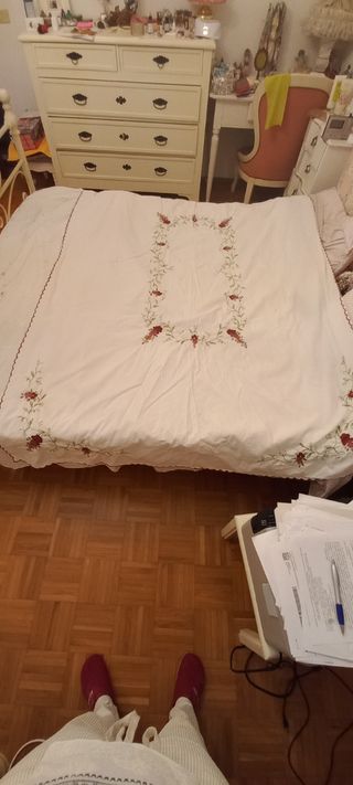 GRANDE TOVAGLIA NUOVA RICAMATA