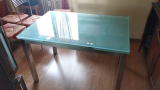 Vedo tavolo con sei sedie