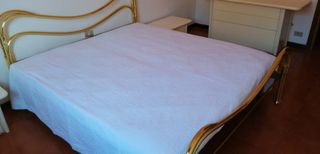 Letto matrimoniale+ Comò