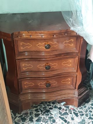 Comodini antichi in legno