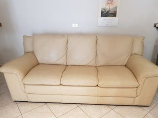 Divano in vera pelle color crema