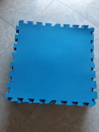 36 tappetini sottopiscina 50x50 usati.