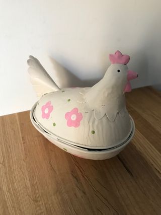 Scatola in ferro battuto dipinta a mano