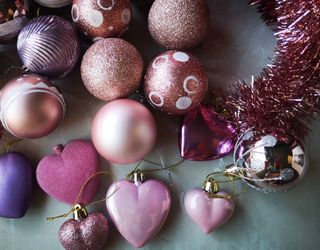 Palline e cuori albero natale rosa/lilla