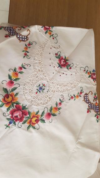 Tovaglia tonda ricamata