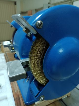 Mola con disco per smerigliare.