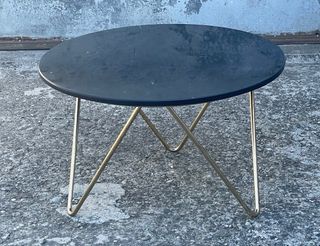 Tavolino da salotto in marmo nero e metallo dorato