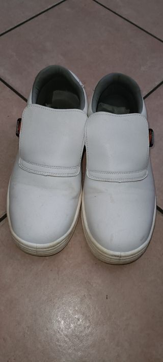 Scarpe antinfortunistiche cucina bianche